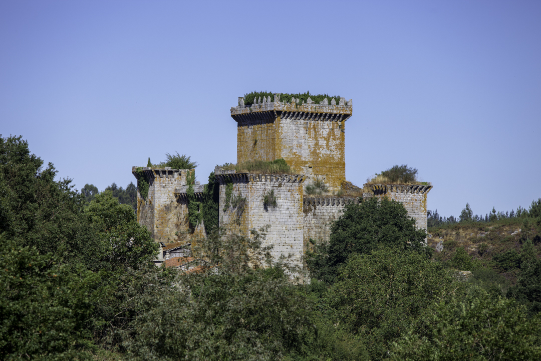 Castelos de Galicia. Nota introductoria – Torres, castillos y fortalezas