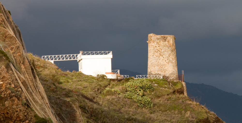 Defensas costa andaluza 73: Torre de Calaceite y castillo de Torrox ...
